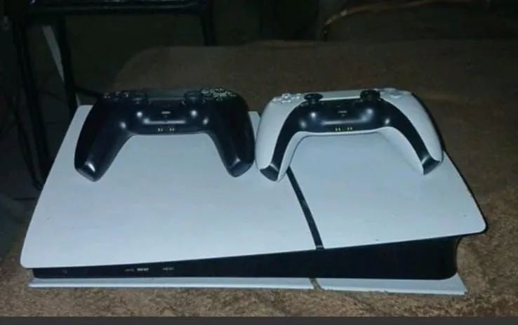 Vendo ps5 tem fifa 25 comprado,e troco em iPhone 14 pro max pra cima ...