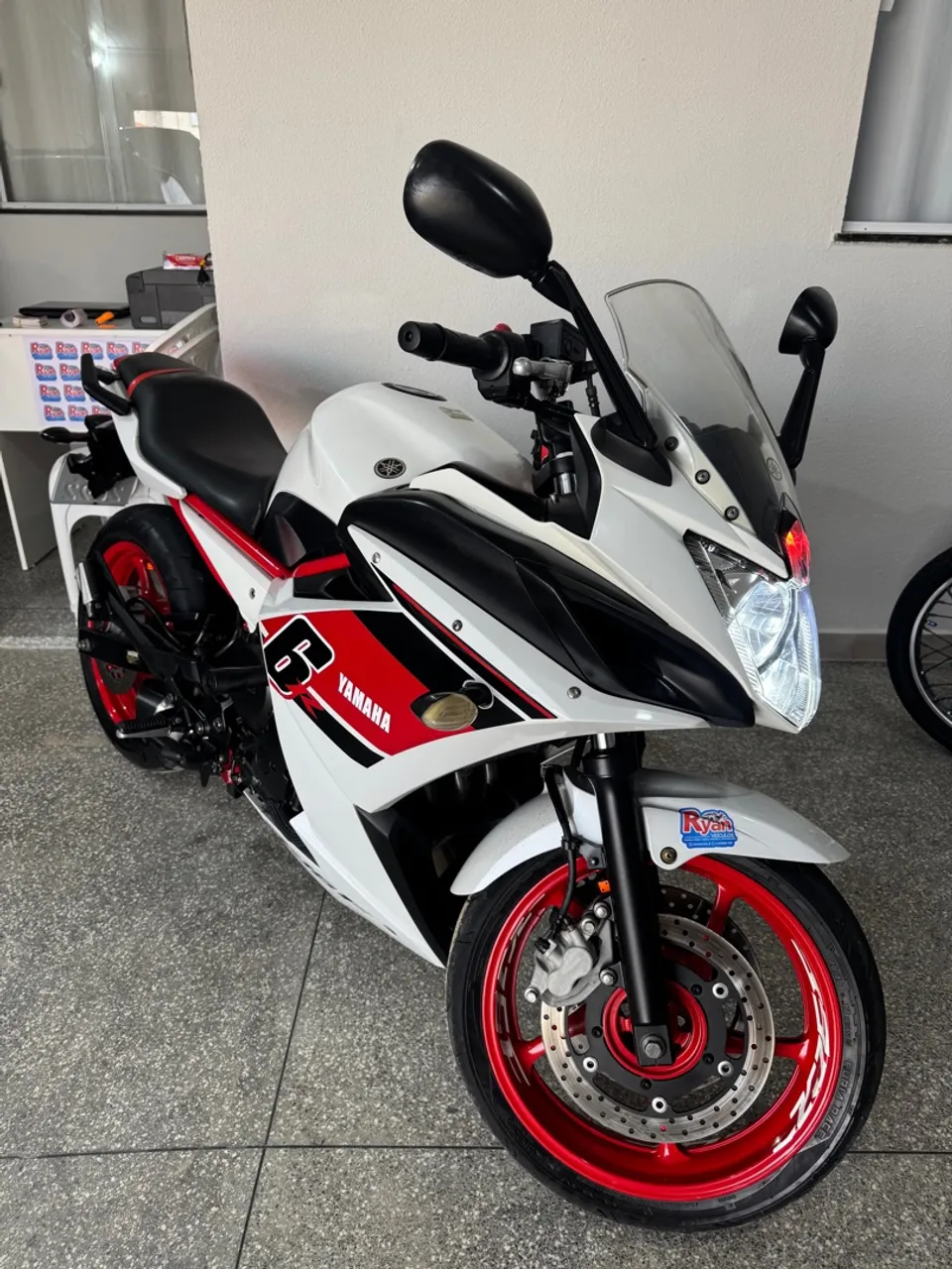 Motos YAMAHA XJ6 2013 no Brasil