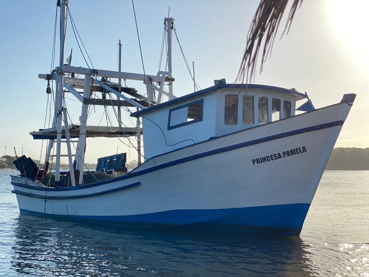 "barco de pesca com motor" no Brasil