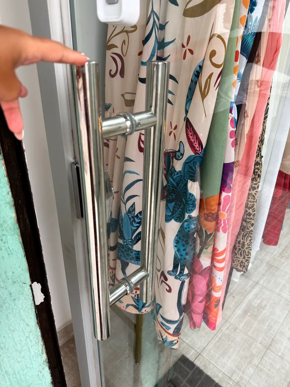 VENDO PORTA DE BLINDEX COMPLETA - Portas e Janelas - Laranjeiras, Betim ...