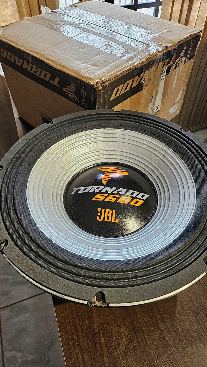 "subwoofer tornado de 15" no Brasil