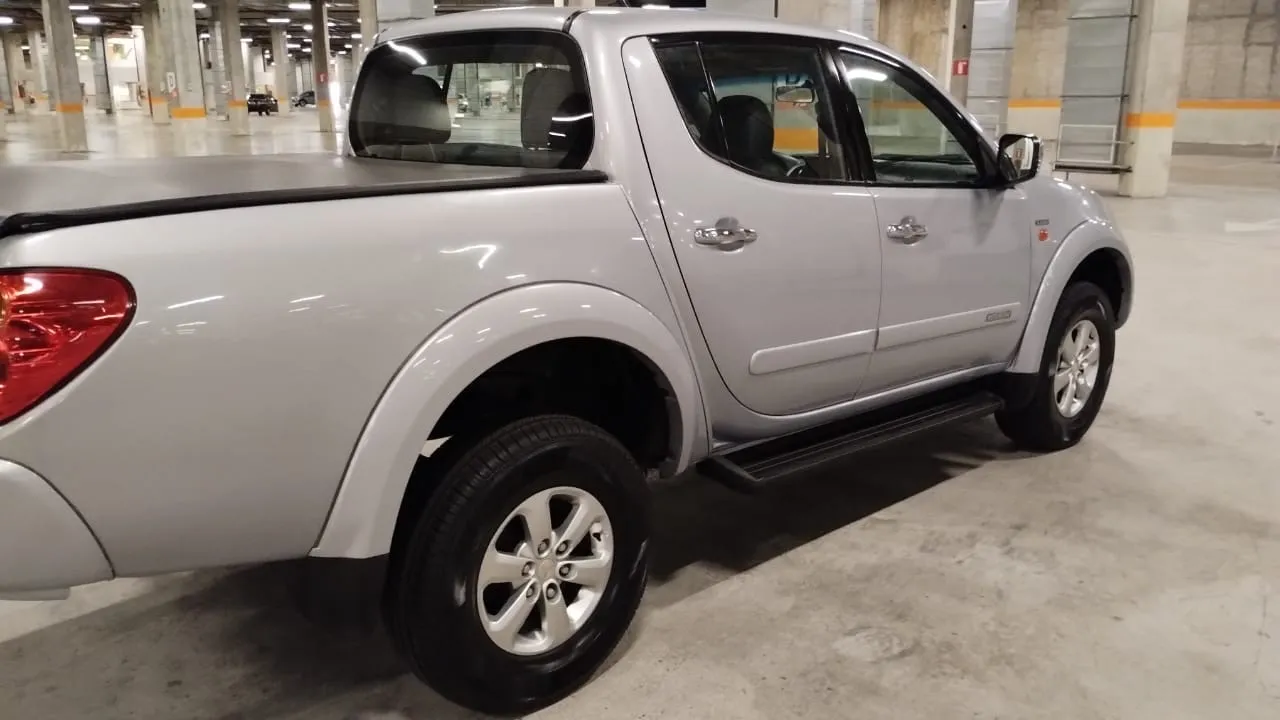 "mitsubishi triton 2011" - Carros Usados e Novos à venda