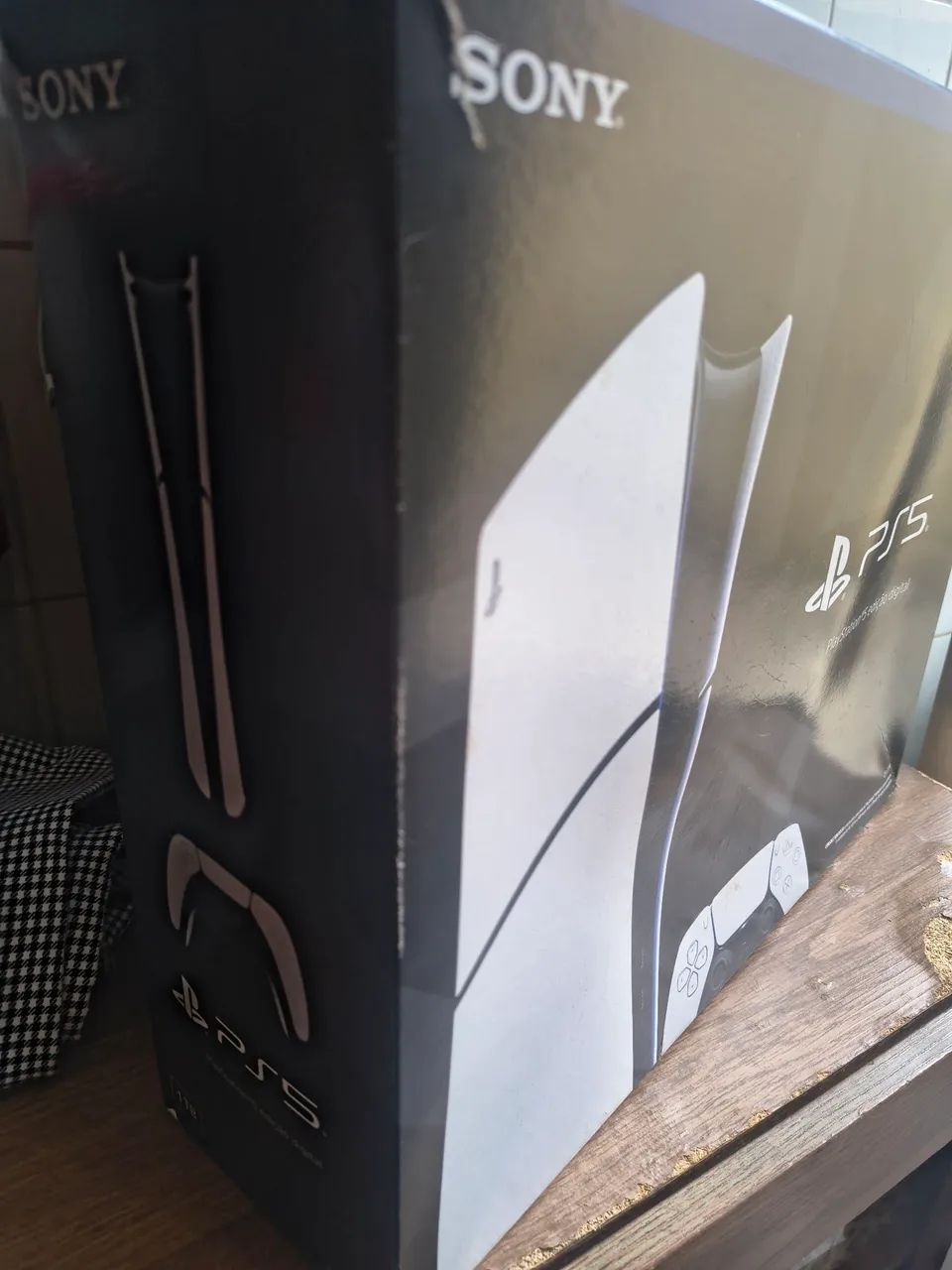 Ps5 slim 1TB semi-novo 1 mês de EA + 60 jogos aceito troca + volta ...