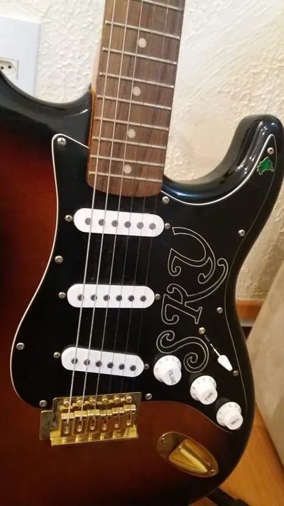 SX Stratocaster SRV, construção excelente, baseada na Fender Strato do ...