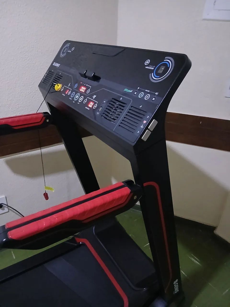 Esteira ergométrica genis muito nova - Academia e Exercícios ...