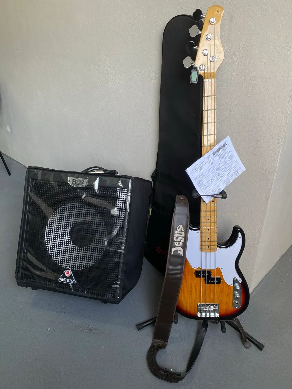 Vendo contra baixo e caixa completo com nota fiscal - Instrumentos ...