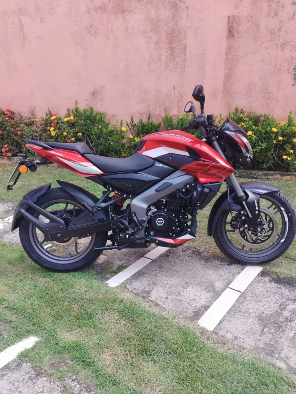 Motos BAJAJ DOMINAR no Brasil