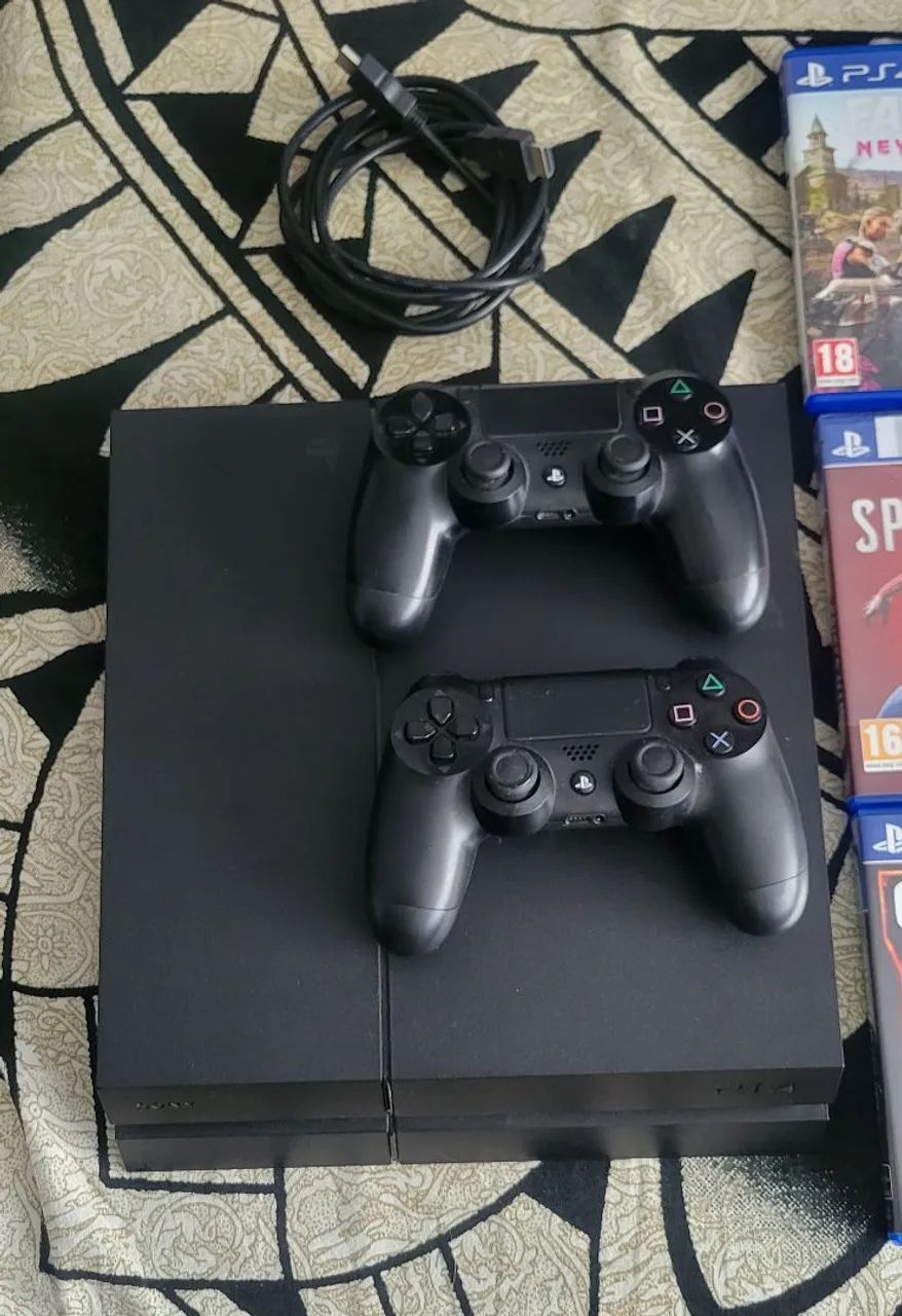 PlayStation 4 com 2 Controles e Cabos - Consoles de Vídeo Game - Jardim ...