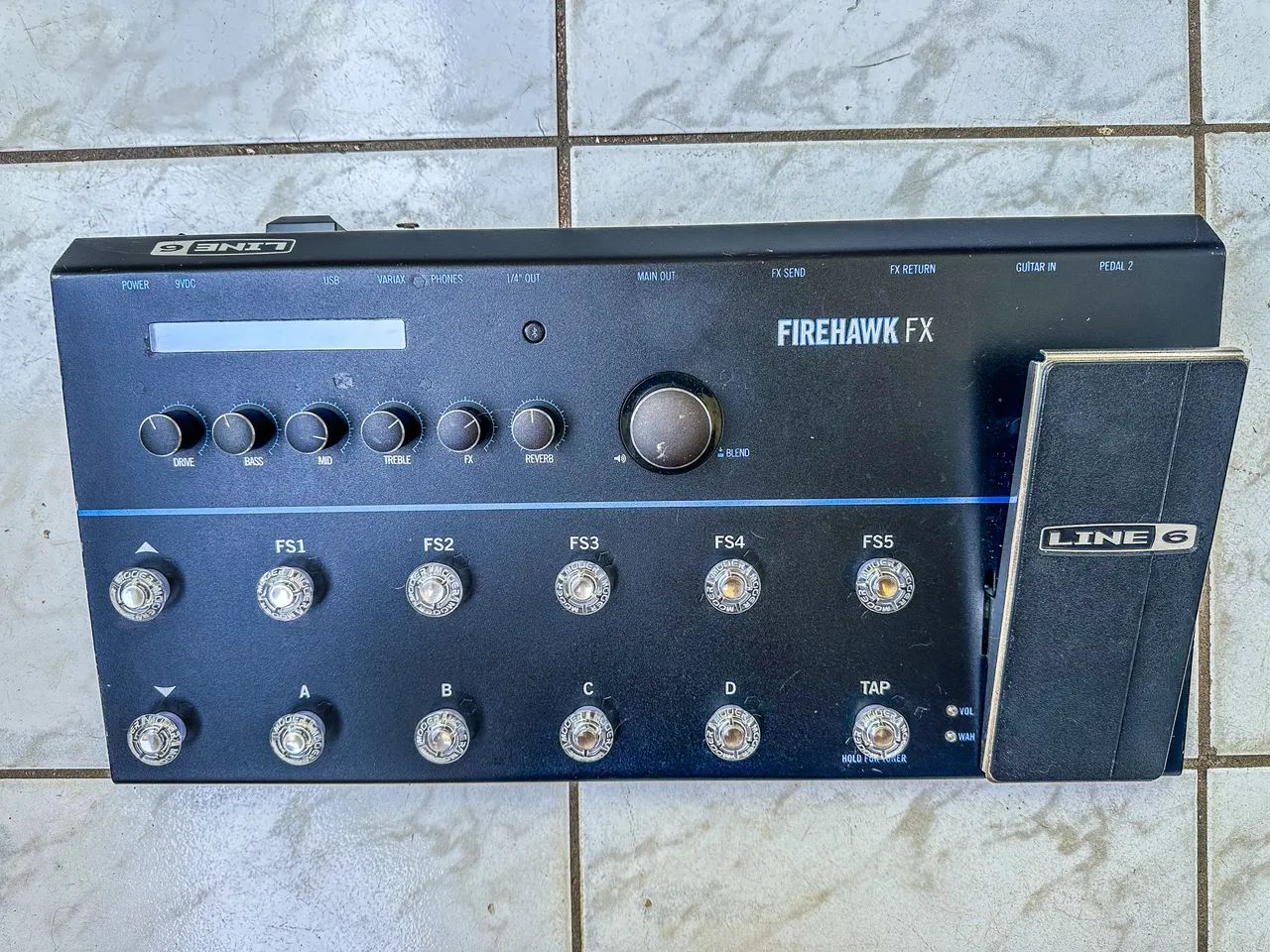 Pedaleira FIREHAWK FX Line 6 com fonte original - Instrumentos musicais ...