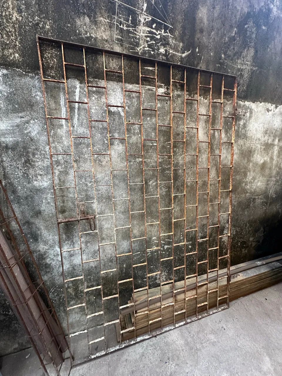 GRADE DE FERRO - 1,85x1,25 - Portas e Janelas - IPEM Turu, São Luís ...