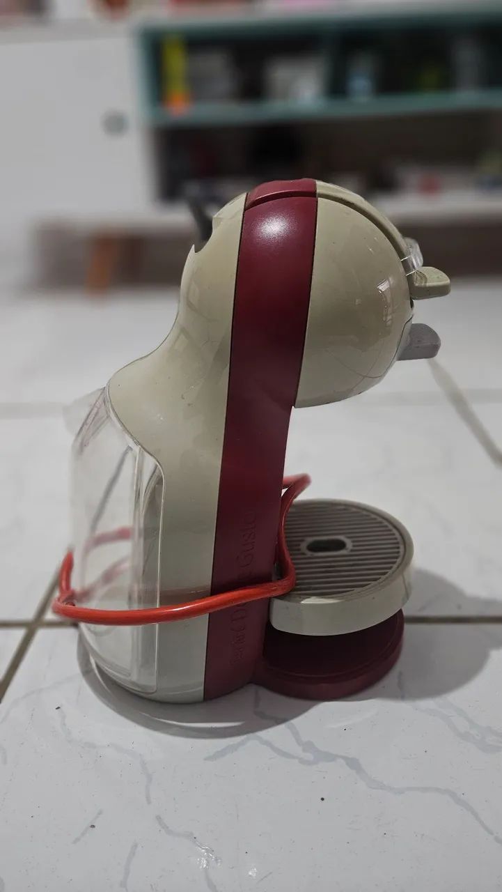 Cafeteira Arno Nescafé Dolce Gusto Mini Me vermelha e creme ...