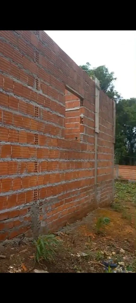 Vendo um terreno com meia casa levando no ponto de colocar o telhado 10 ...