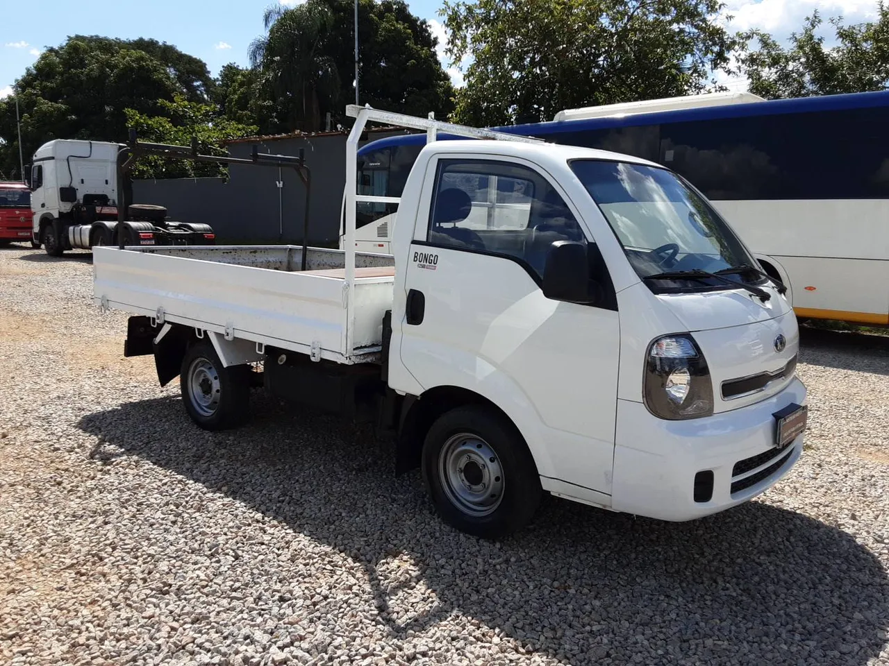 KIA MOTORS BONGO K-2500 2.5 4X2 TB DIESEL Usados e Novos no Vale do Paraíba, Litoral Norte e ...