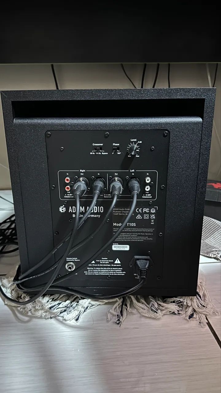 Par de Monitores de Estúdio Adam Áudio com Subwoofer - Aparelhos de Som ...