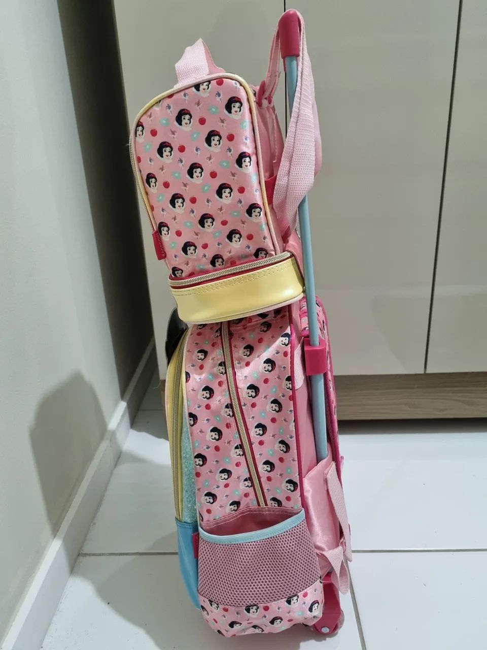 Conjunto mochila de rodinhas e lancheira Branca de Neve da Bagaggio ...