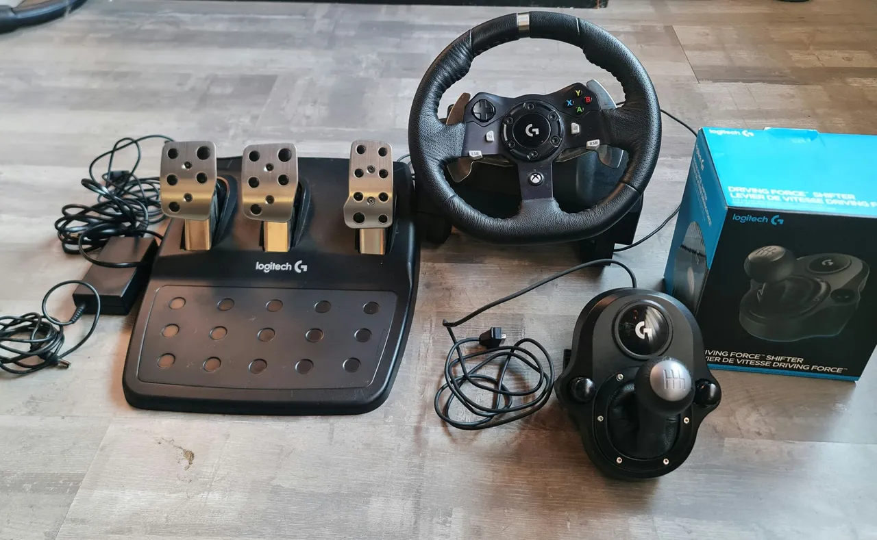 "volantes logitech" no Brasil