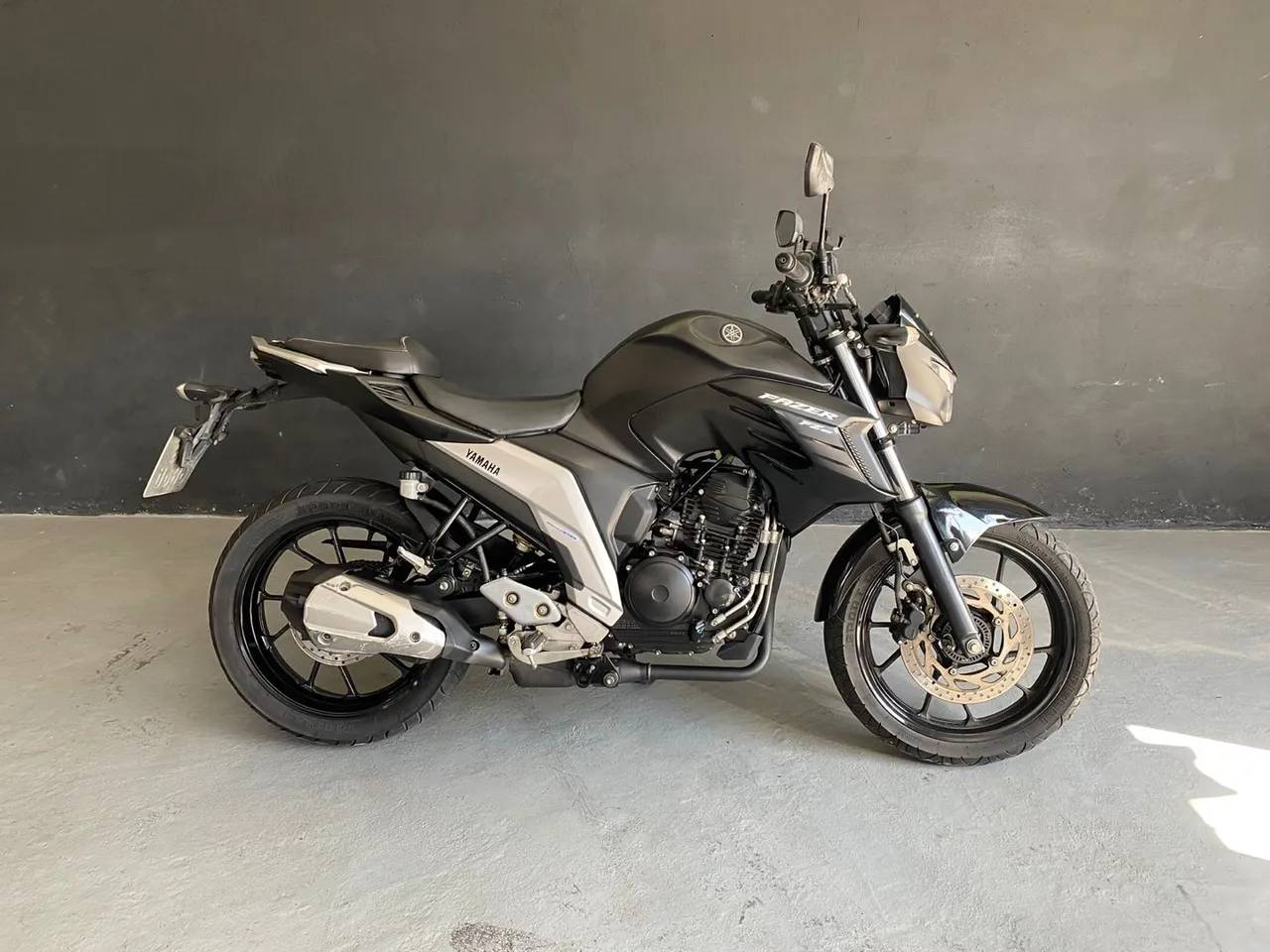 Motos Yamaha FZ25 250 FAZER PANTERA NEGRA FLEX no Brasil