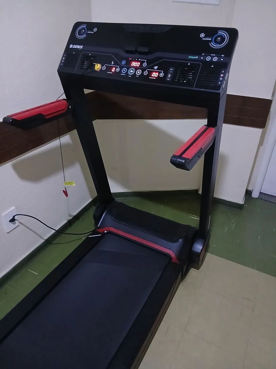 Esteira ergométrica genis muito nova - Academia e Exercícios ...