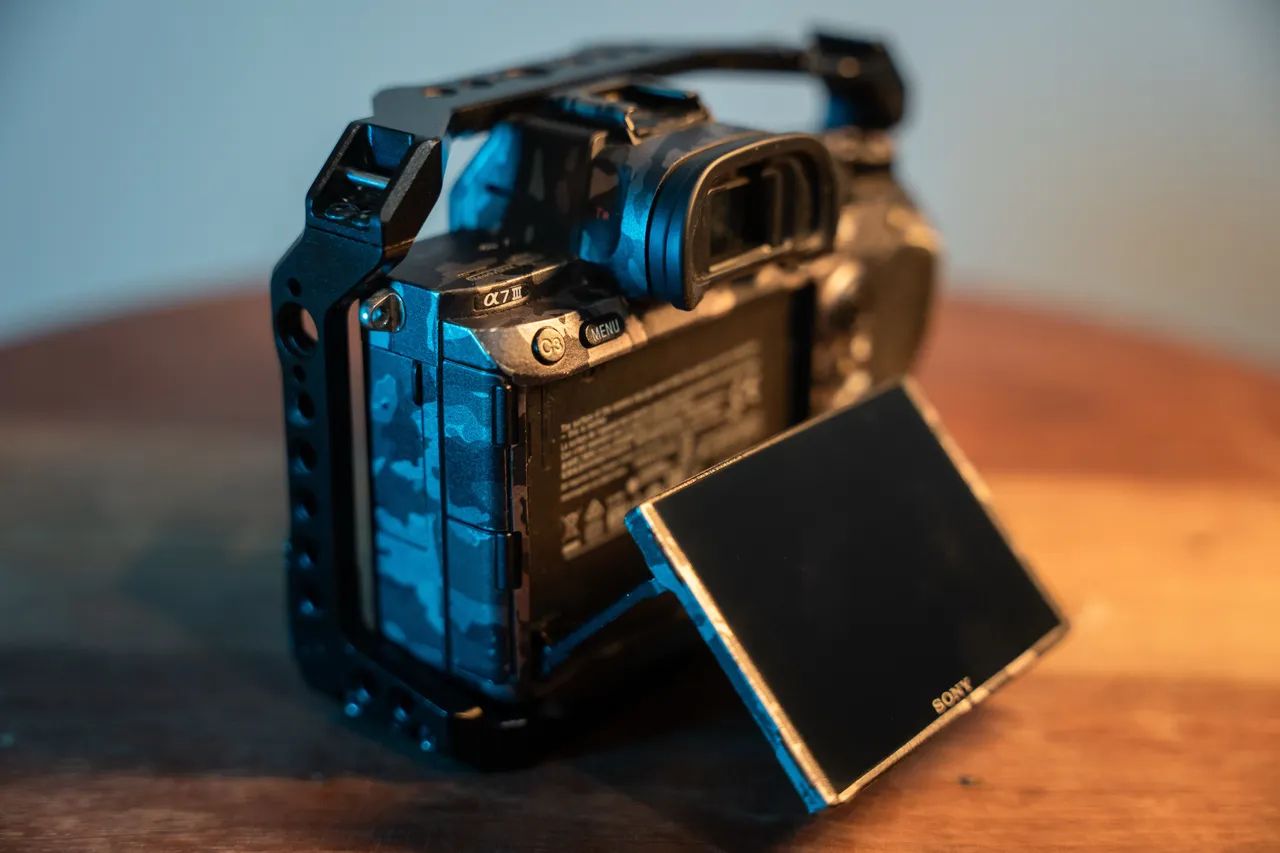 Sony A7iii com skin, cage Smallrig e bateria original - Câmeras e ...