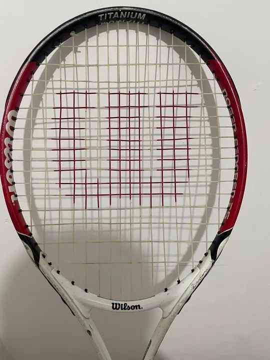 Raquete de Tênis Wilson Titanium Roger Federer - Esportes de Quadra e ...