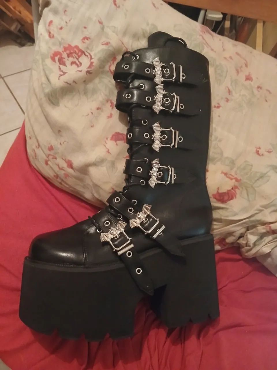 Botas Góticas Salto Alto 12cm Fivelas de Morcego Tamanho 38 - Calçados ...