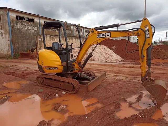 "retroescavadeira com rompedor" no Brasil