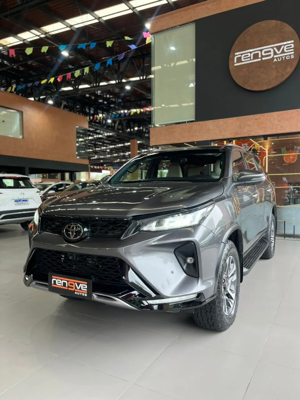 TOYOTA HILUX SW4 DIAMOND 2.8 TB 4X4 DIE. AUT. Usados e Novos