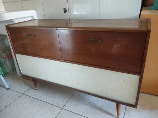 "movel toca discos" no Brasil