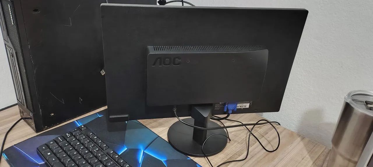 Monitor AOC 18,5 com uma linha na tela. - Monitores - Artur Lundgren II ...