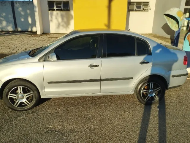 sedãs VOLKSWAGEN POLO 2010 Usados e Novos