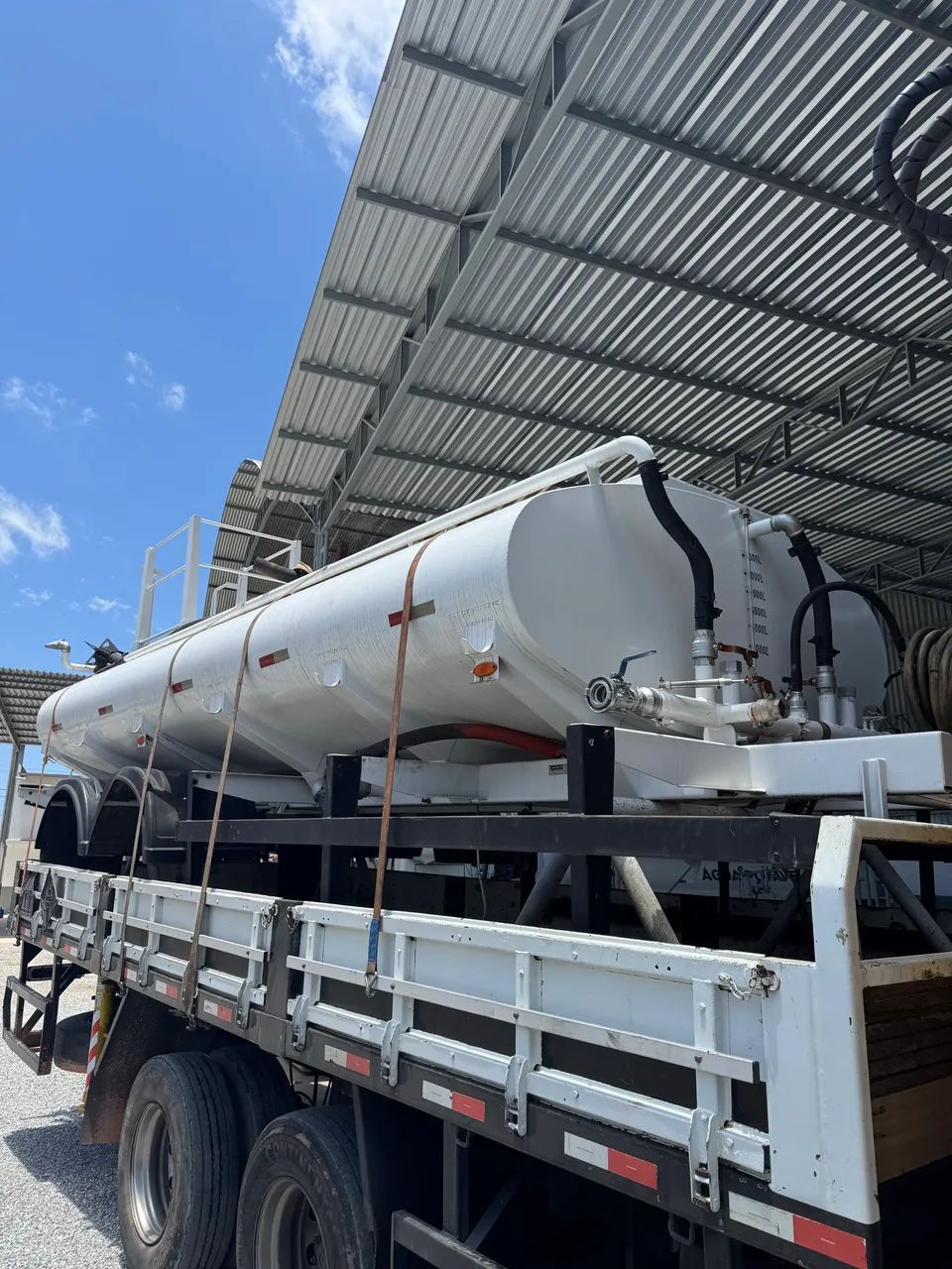 Tanque de 10.000 litros a venda - Tratores e máquinas agrícolas - Praia do Pecado, Macaé ...