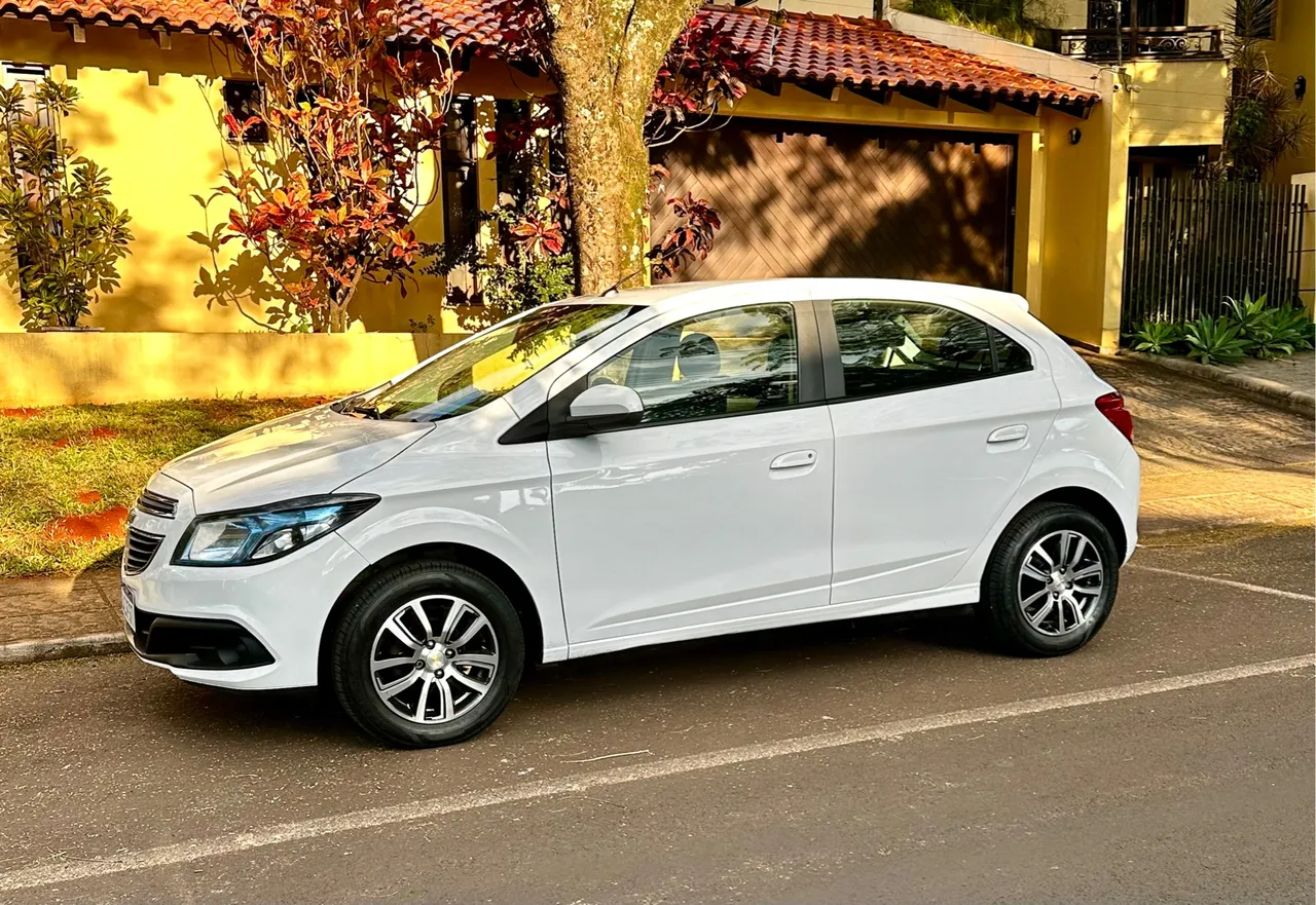 CHEVROLET ONIX 2016 Usados e Novos