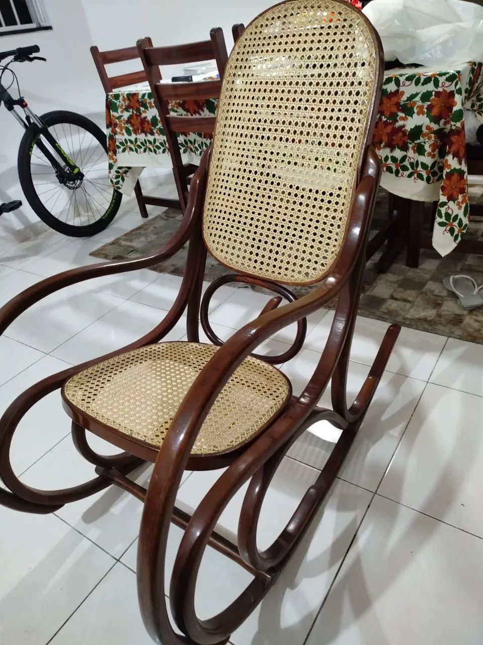 Cadeira de balanço THONET - Sofás e Poltronas - Sandra Cavalcante ...
