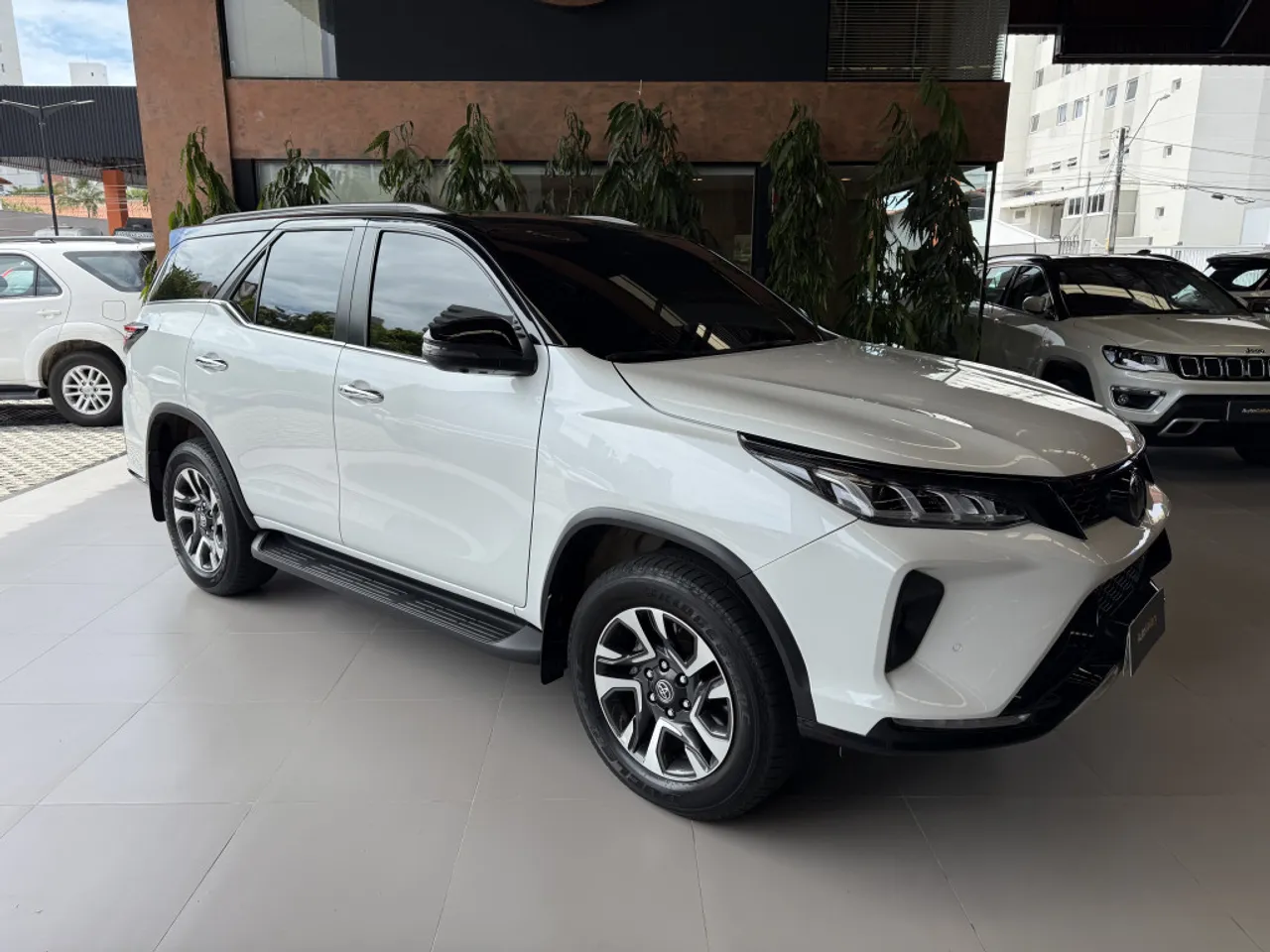 TOYOTA HILUX SW4 DIAMOND 2.8 TB 4X4 DIE. AUT. Usados e Novos