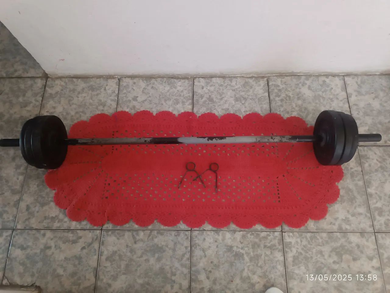 Barra com anilhas para treino - Academia e Exercícios - Jardim Ana ...