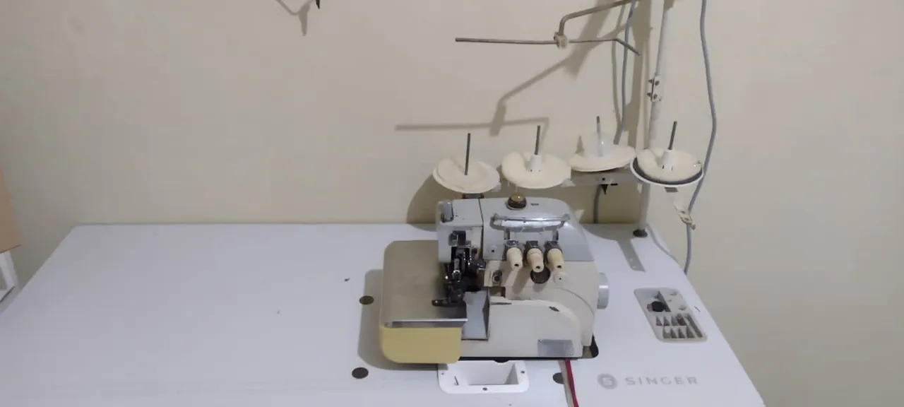 "maquina overlock industrial singer" - Máquinas para produção ...
