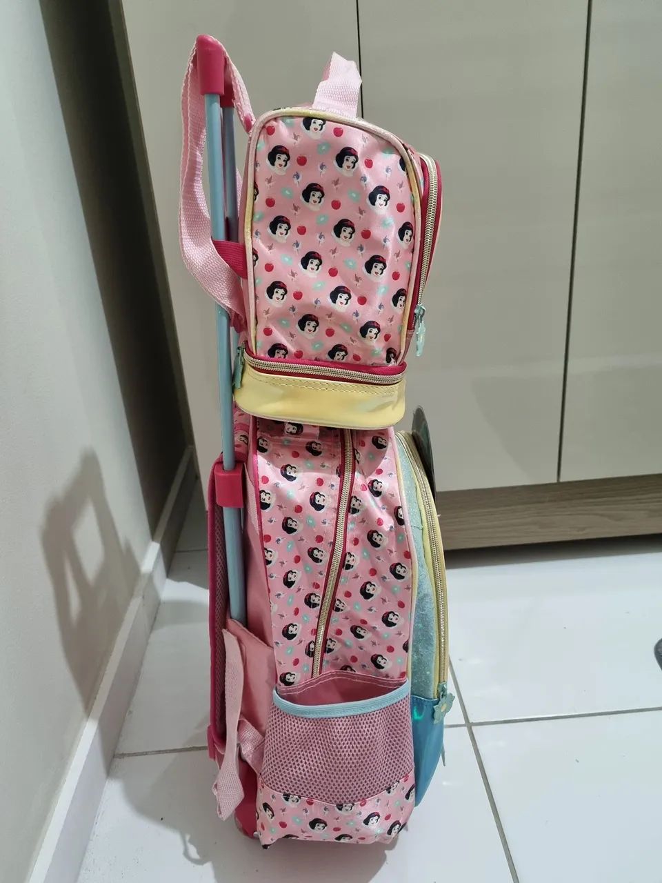 Conjunto mochila de rodinhas e lancheira Branca de Neve da Bagaggio ...
