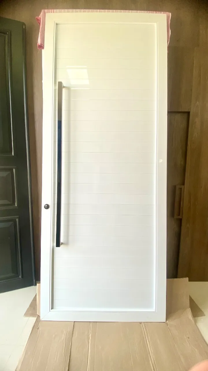 "alisar de porta" no Brasil