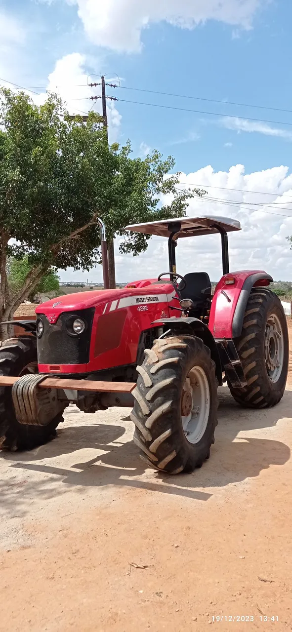 "trator pequeno" - Tratores e máquinas agrícolas no Brasil