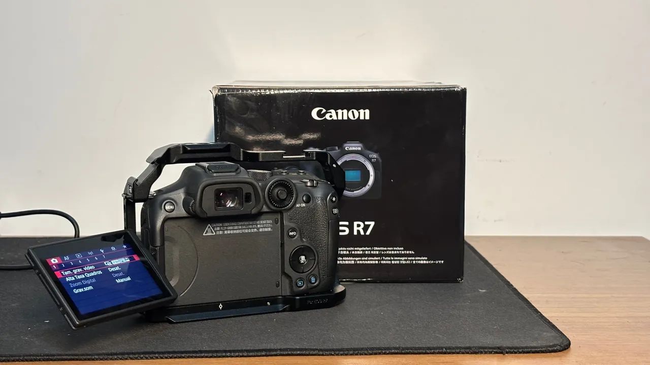 Canon EOS R7 40 mil clicks Impecável - Câmeras e Filmadoras - Setor ...