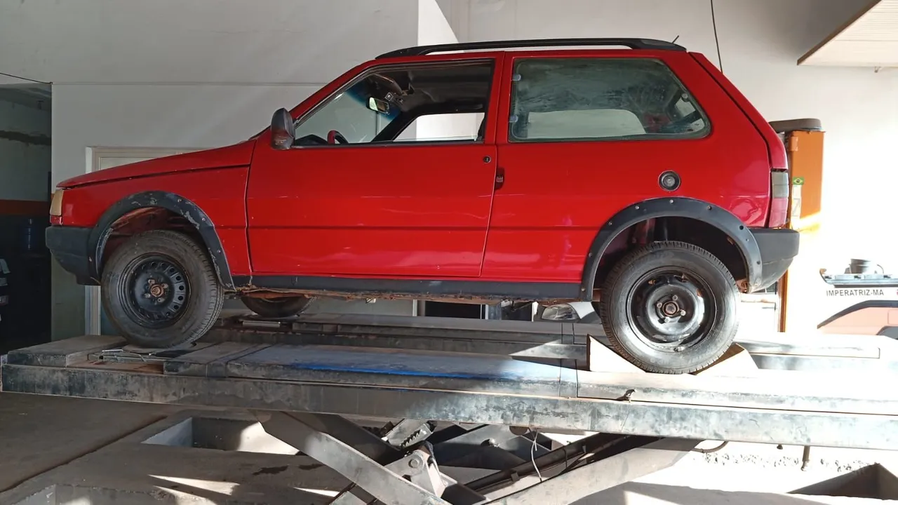 Fiat Uno 1.6R MPI / 1.6R / 1.5R Usados e Novos