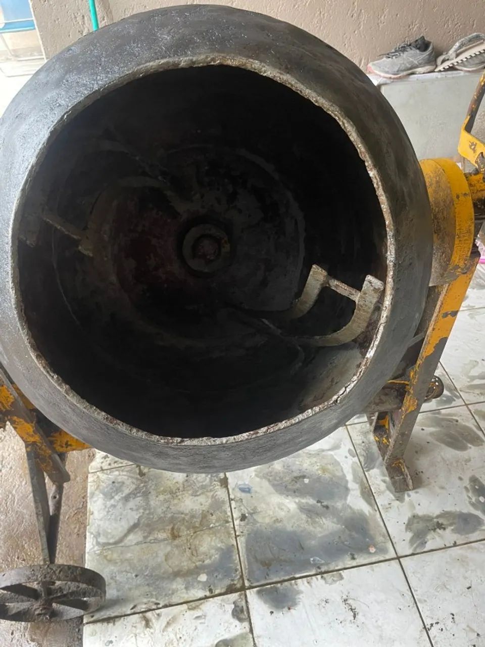 Betoneira usada 250 bruta de ferro - Ferramentas de Construção - São ...