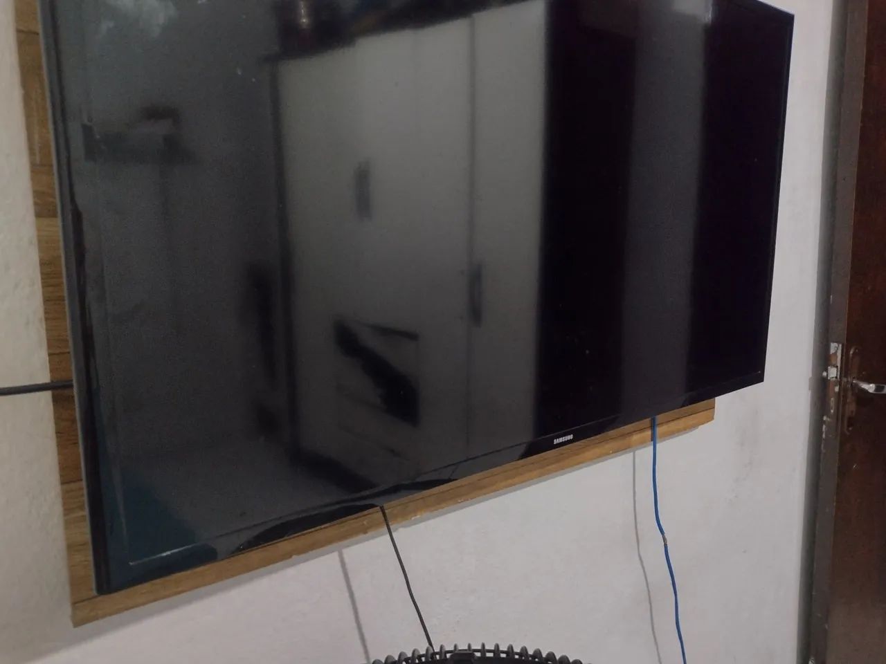 Vendo uma tv smart 42 polegadas da Samsung ela tem wi-fi Netflix ...
