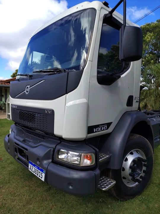 Caminhão Volvo 270 6x4 doc caçamba - Caminhões - Colônia Antônio ...