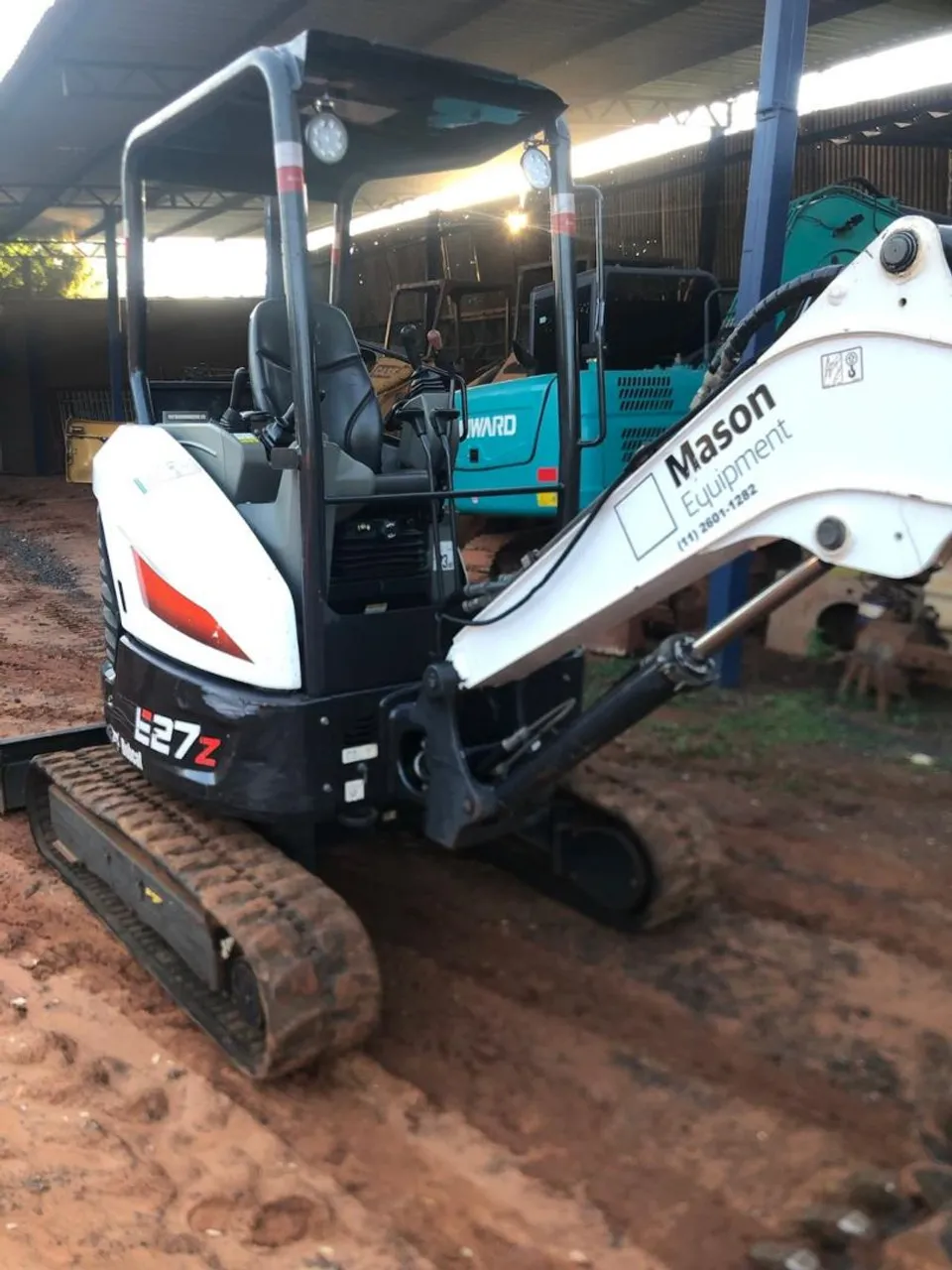 "escavadeira bobcat" no Brasil