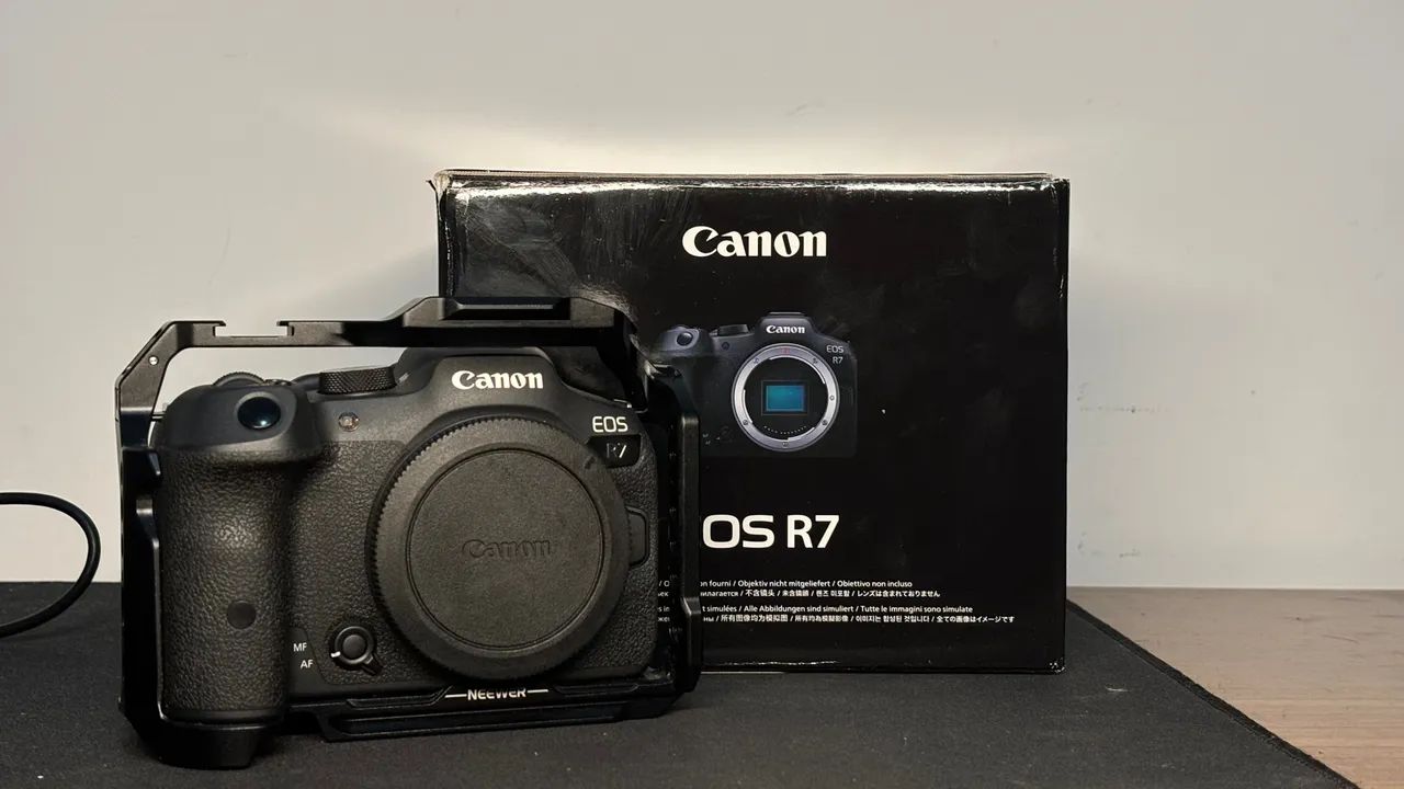 Canon EOS R7 40 mil clicks Impecável - Câmeras e Filmadoras - Setor ...