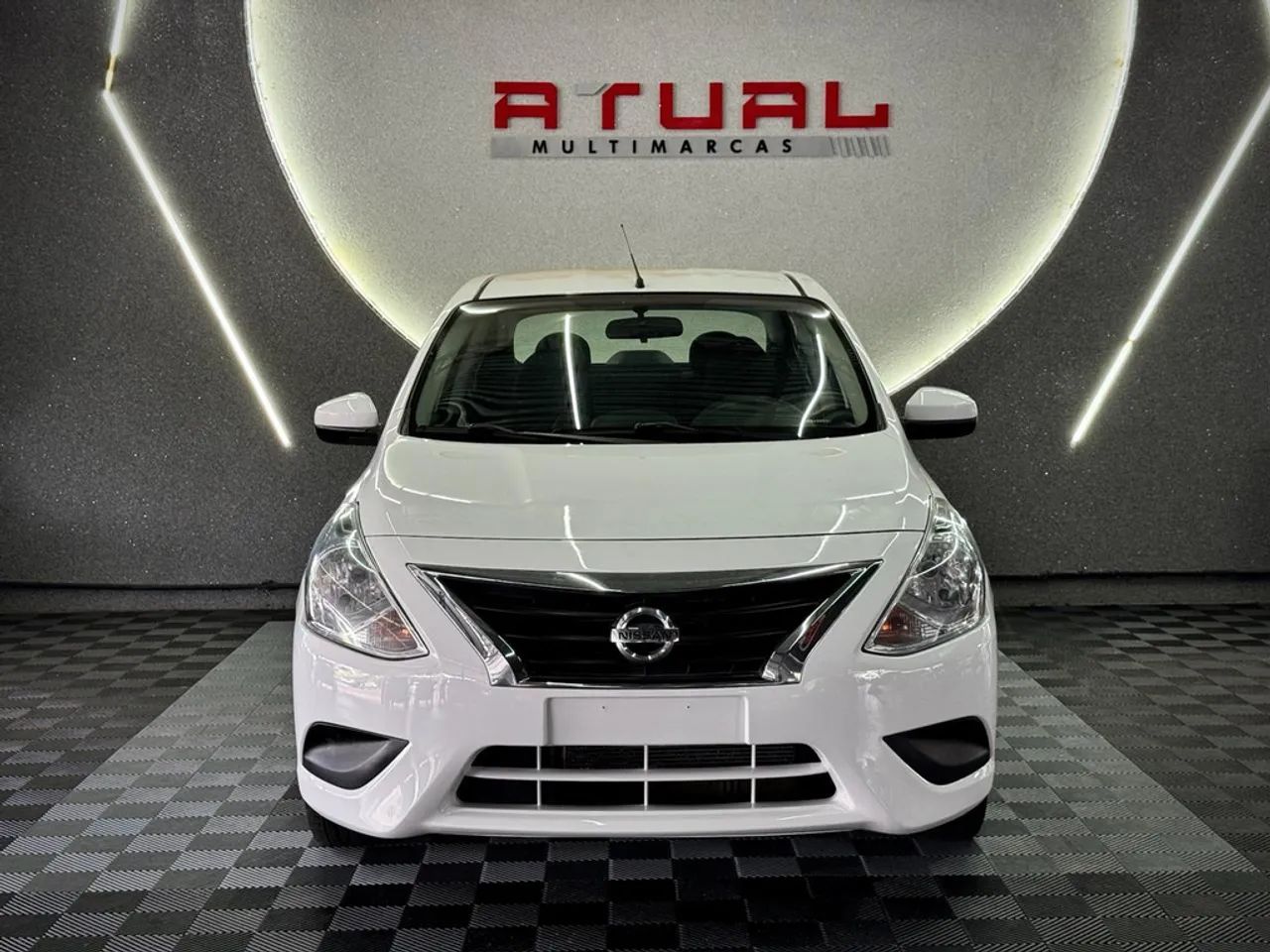 NISSAN VERSA 2018 Usados e Novos