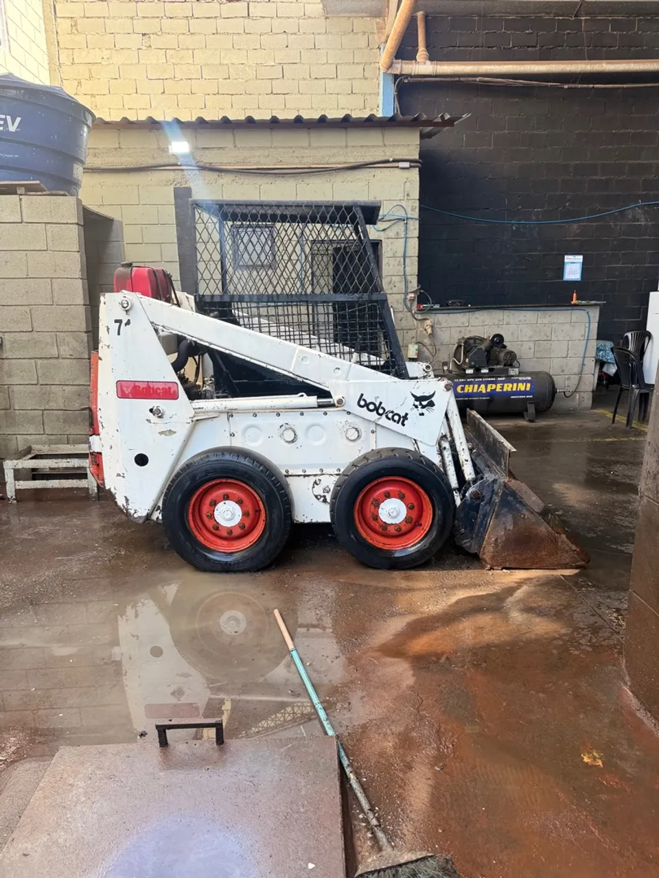"mini carregadeira bobcat" no Brasil