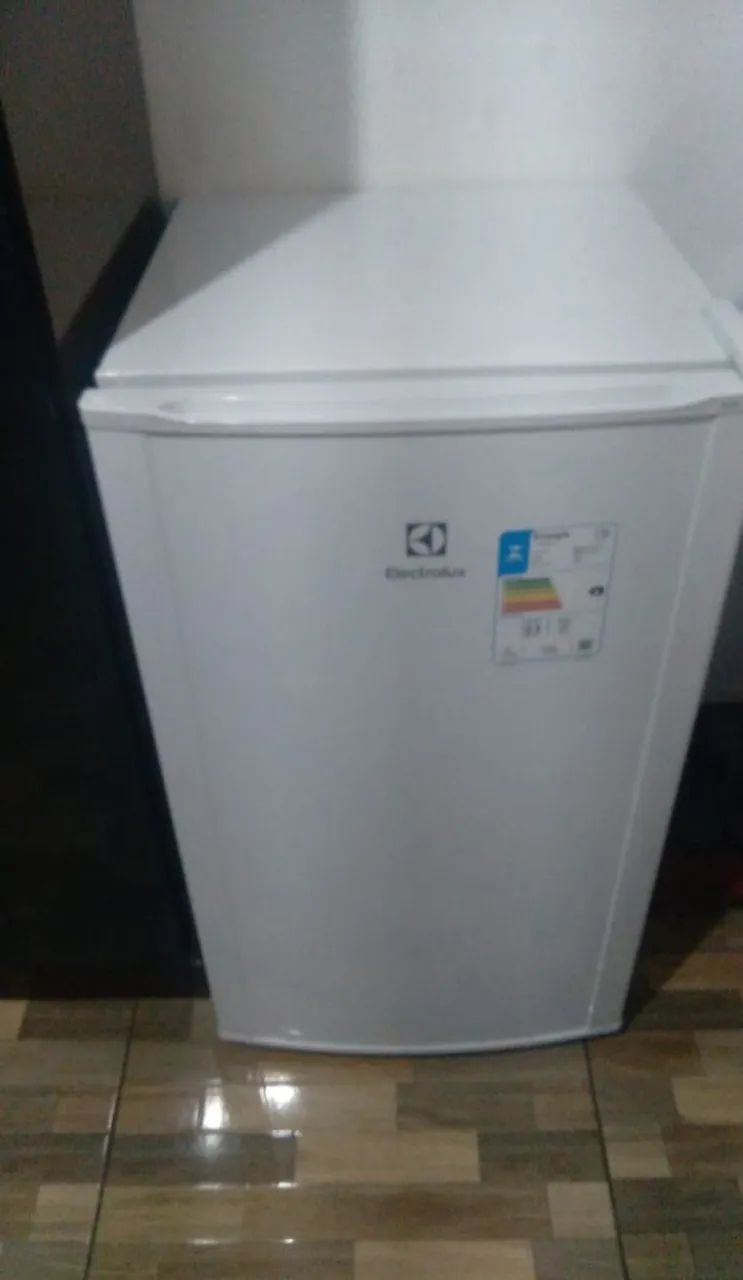 Vendo frigobar Eletrolux R12 semi novo nunca foi usado no pástico ...