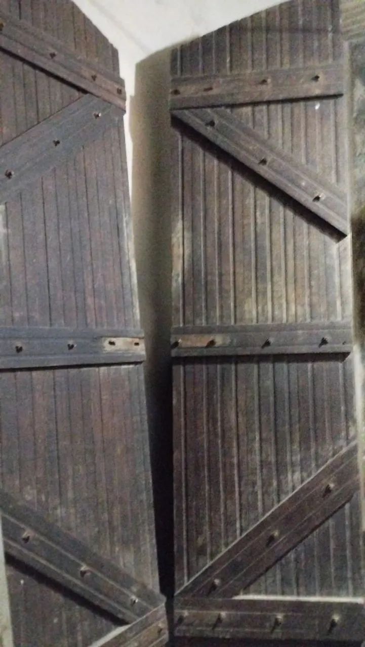 Portão de Madeira forte e seguro - Portas e Janelas - Jaguaripe I ...